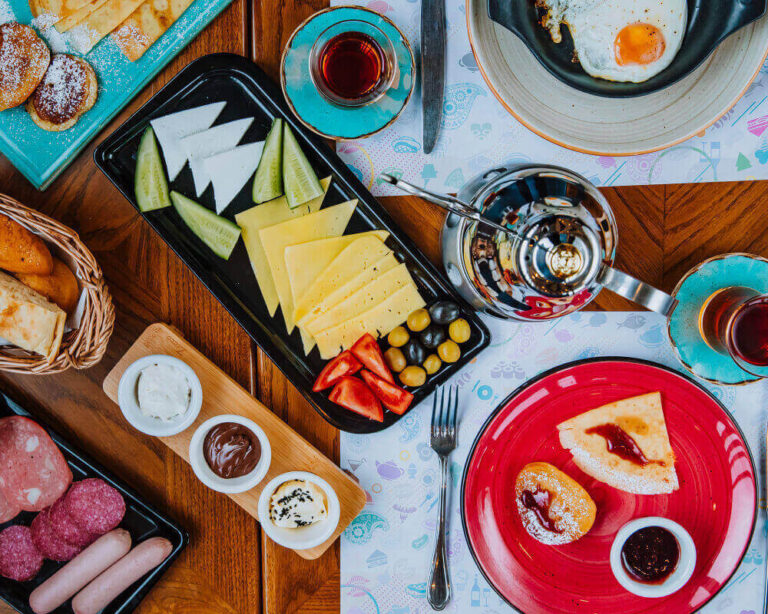 Best Happy Hour Food Ideas for Restaurant | Best Sips and Bites